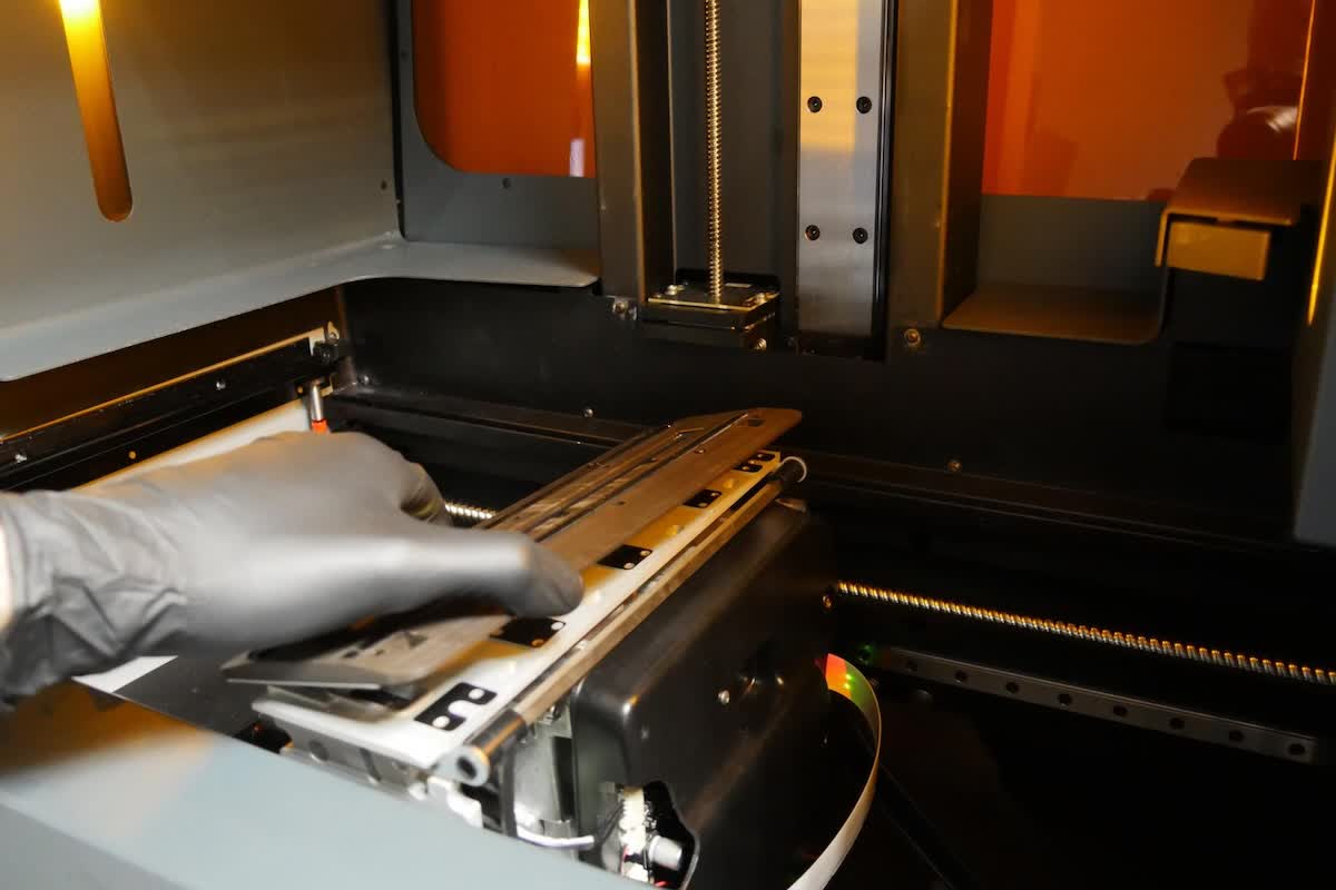 Replacing the Form 3L roller holder (optical window assembly)