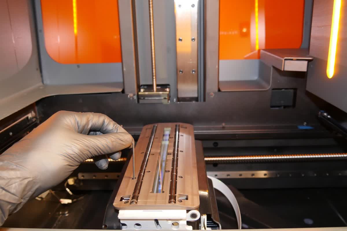 Replacing the Form 3L roller holder (optical window assembly)