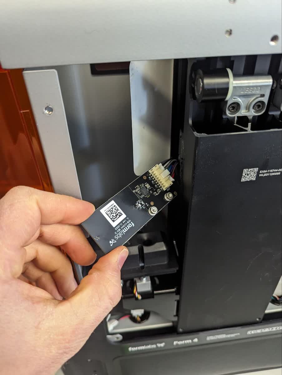 Replacing the Form 4 resin cartridge RFID board