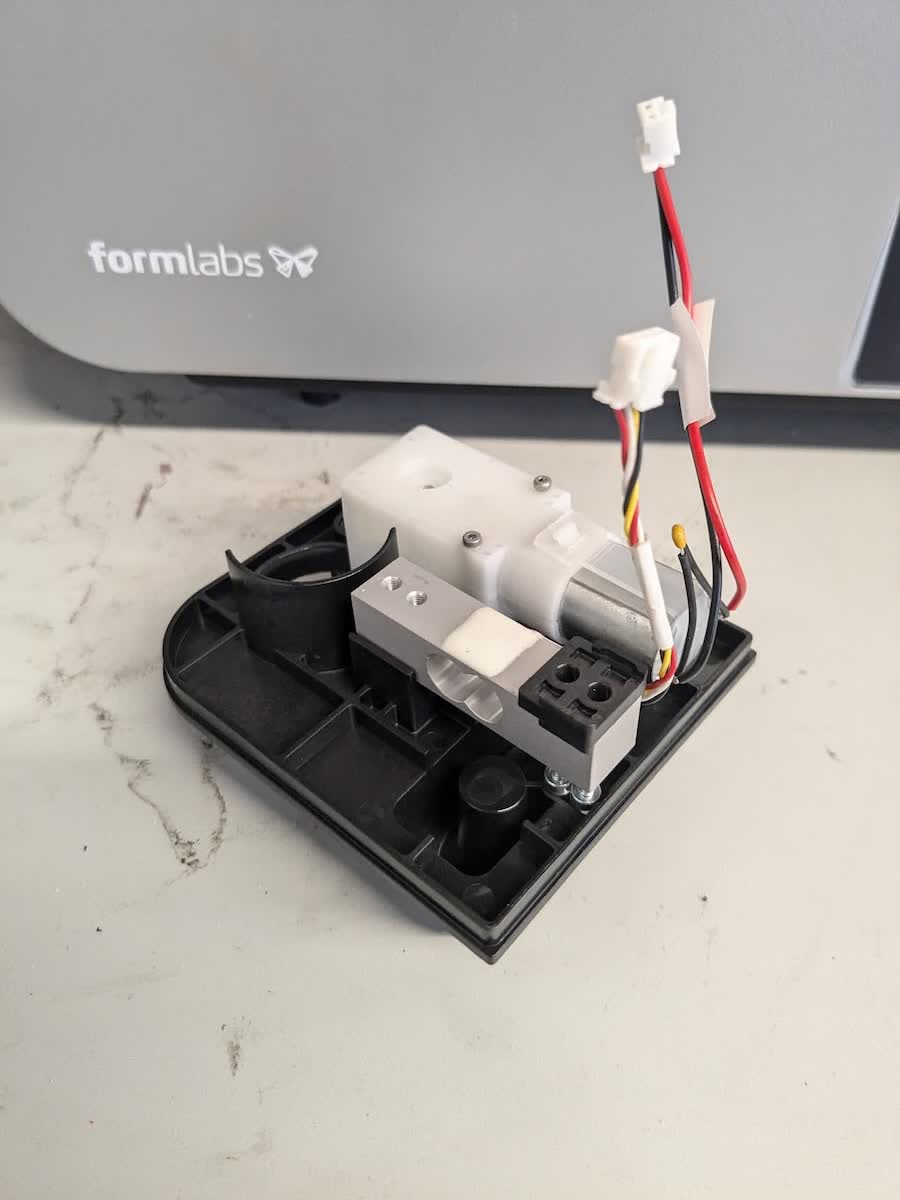 Replacing the Form 4 cartridge floor