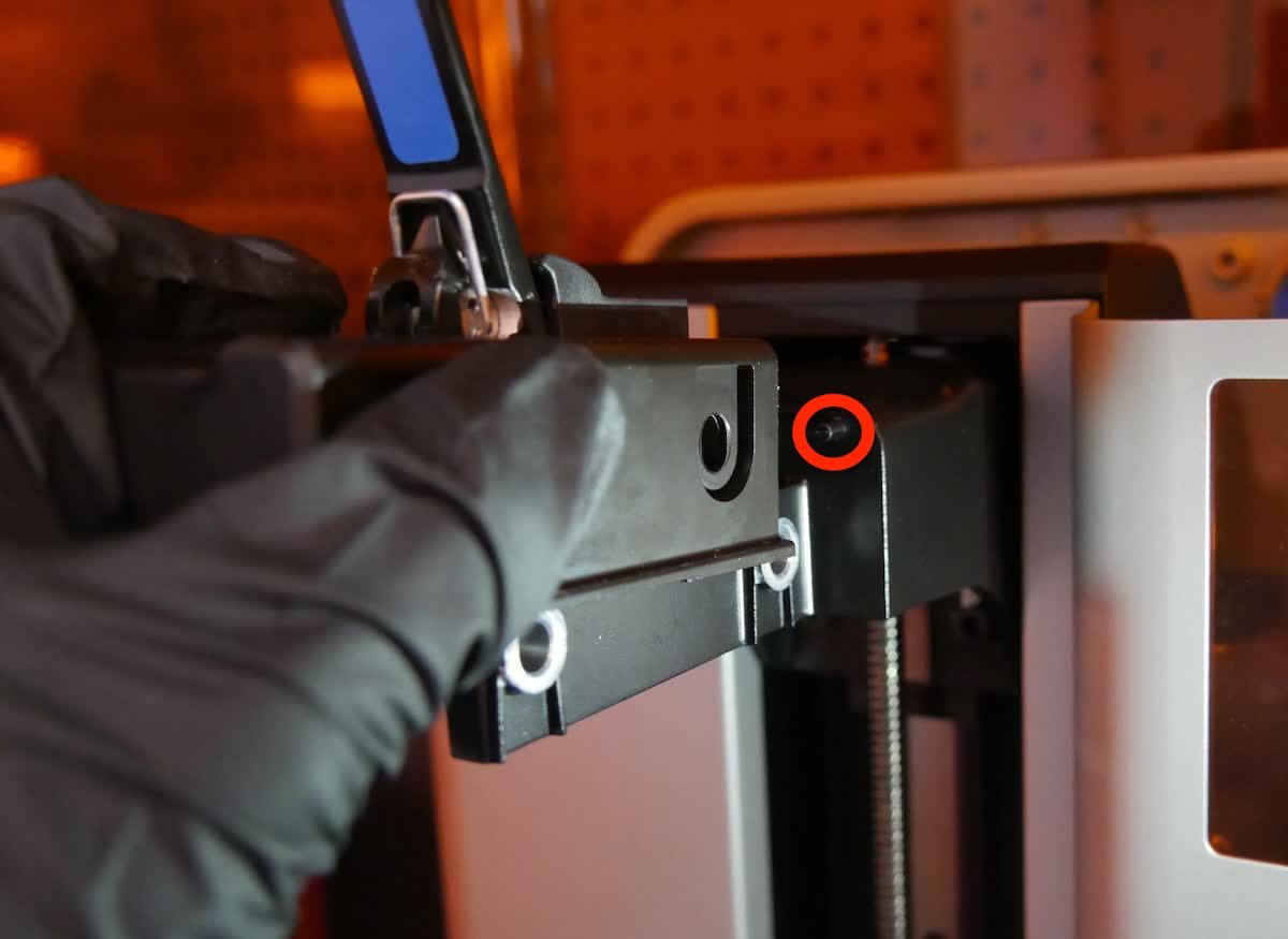 Replacing the Form 4 build platform dovetail assembly