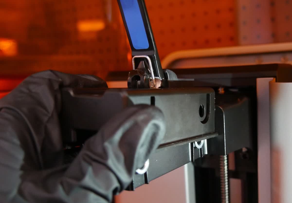 Replacing the Form 4 build platform dovetail assembly