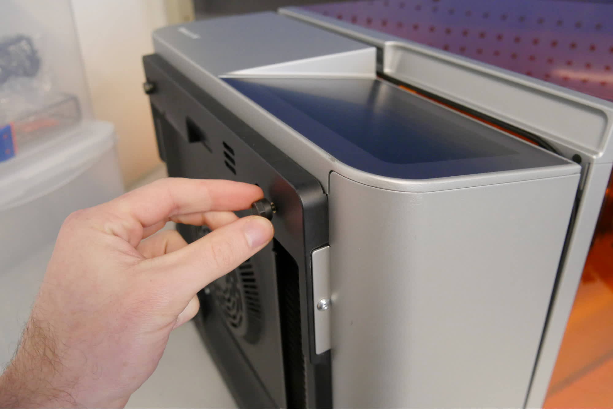 Replacing the Form 4 leveling feet