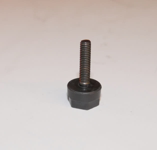 Replacing the Form 4 leveling feet