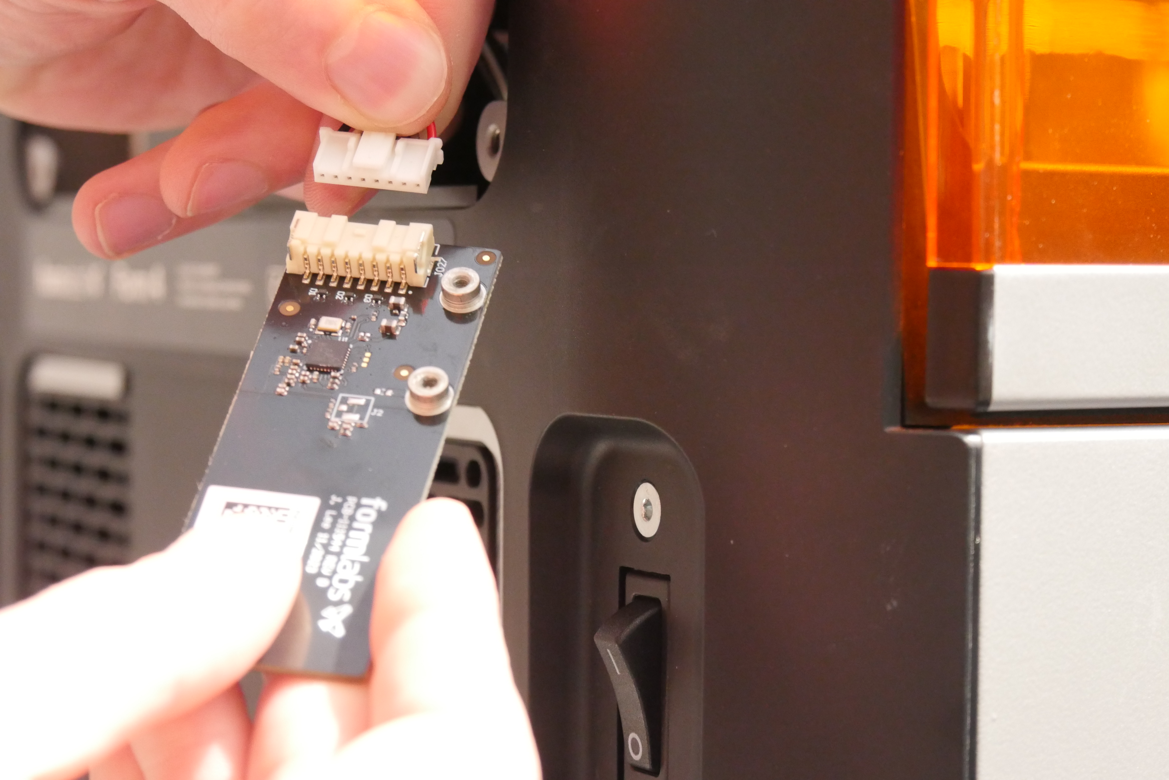 Replacing the Form 4 resin tank RFID board