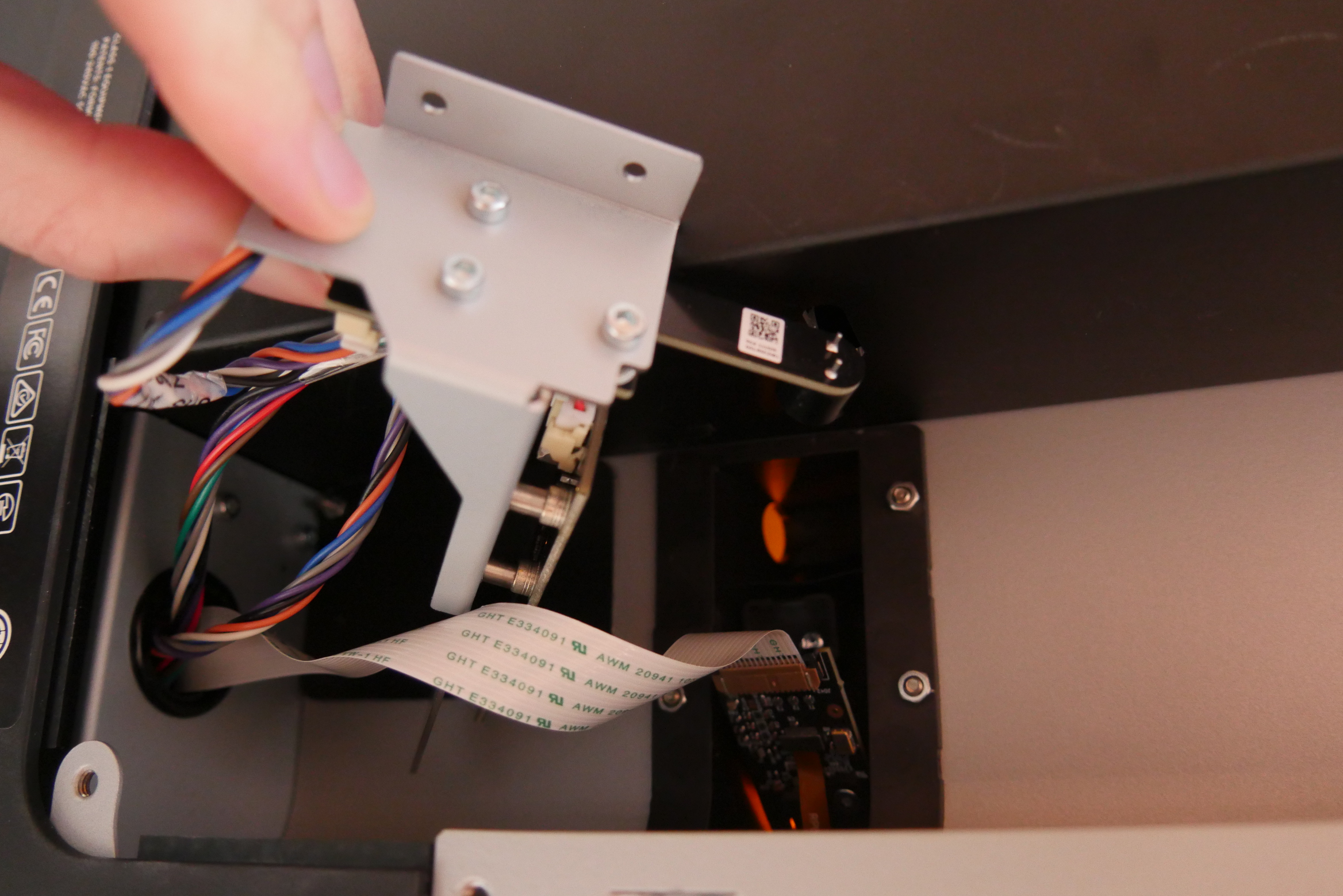 Replacing the Form 4 resin tank RFID board