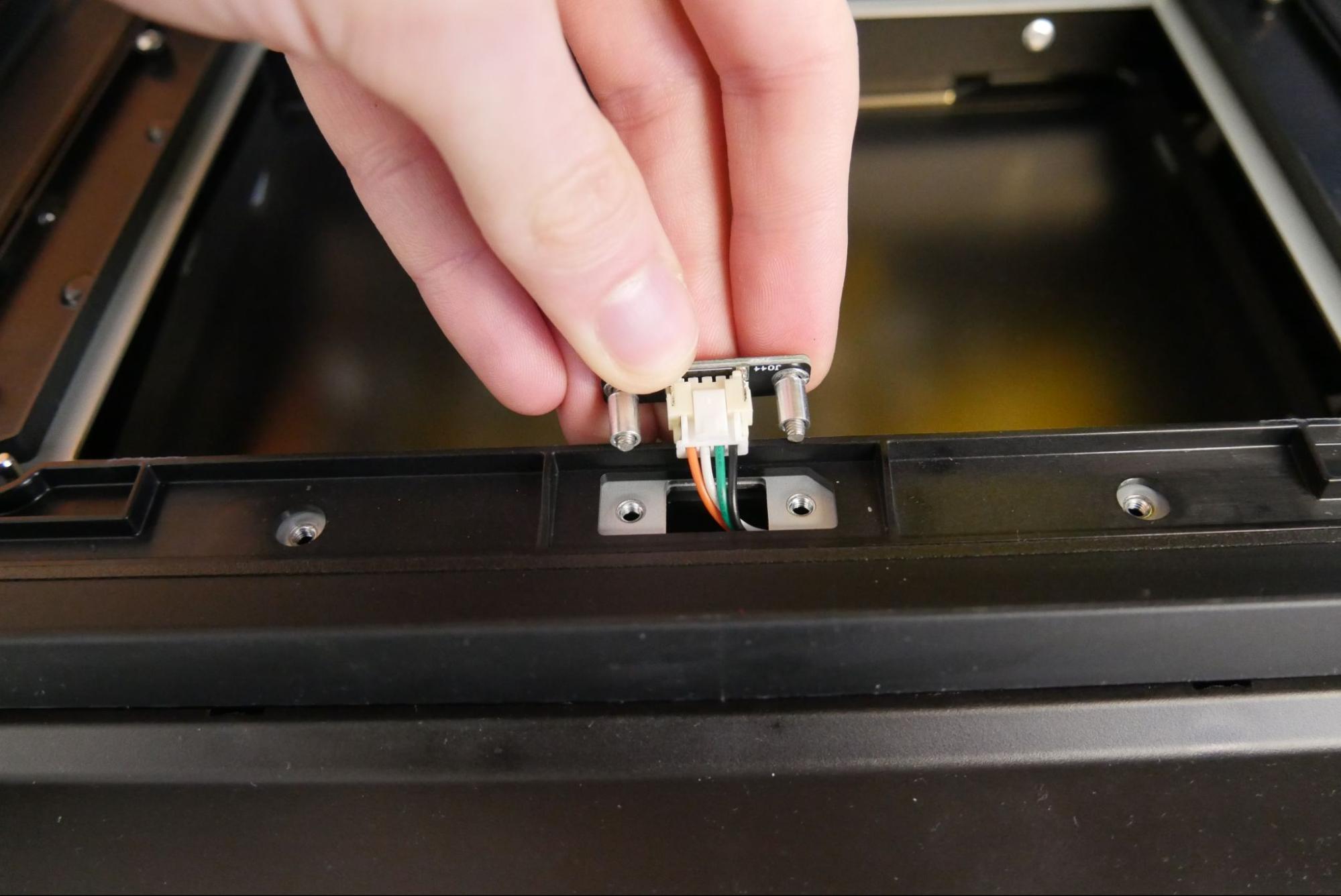 Replacing the Form 4 resin temperature sensor