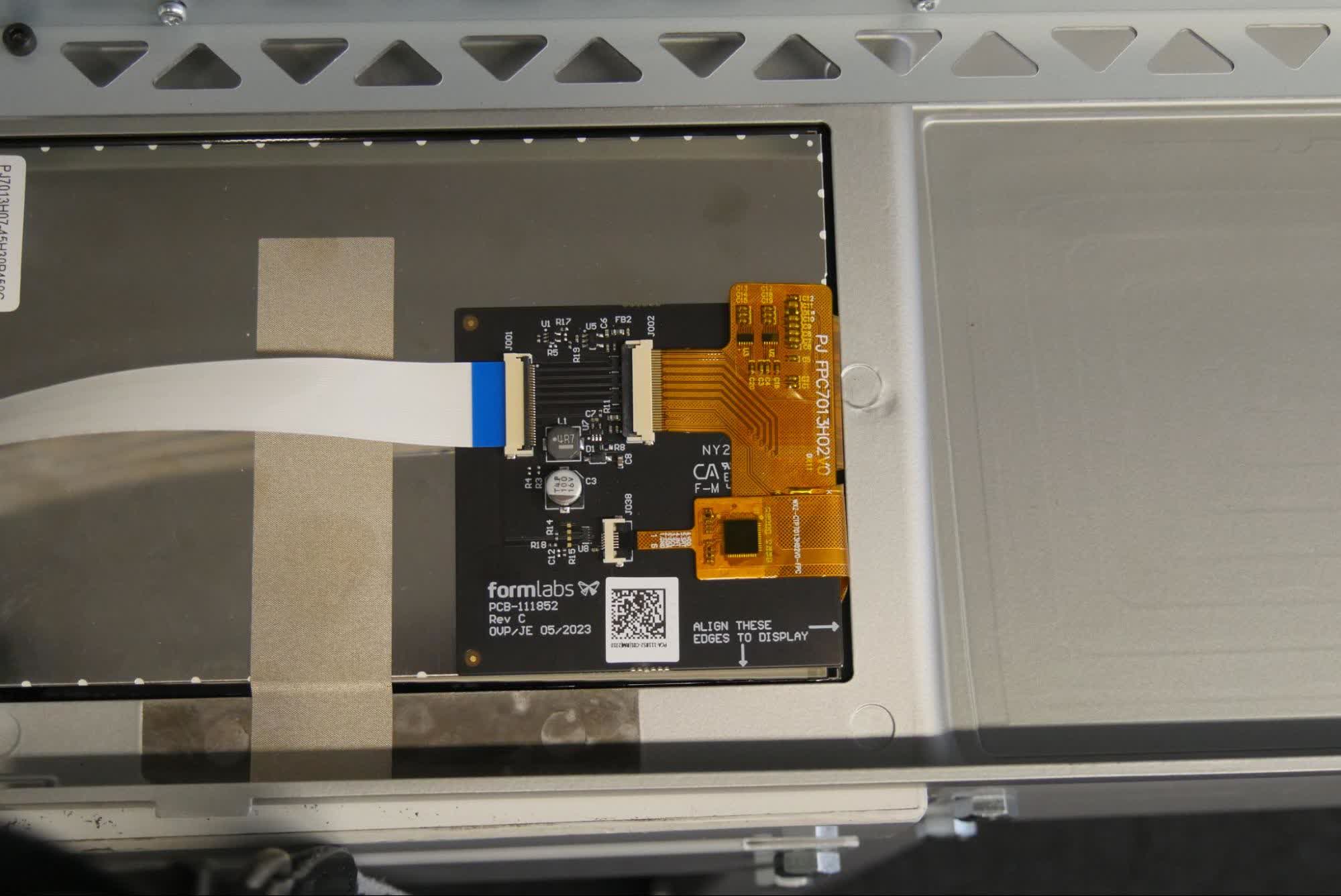 Replacing the Form 4 touchscreen ribbon cable