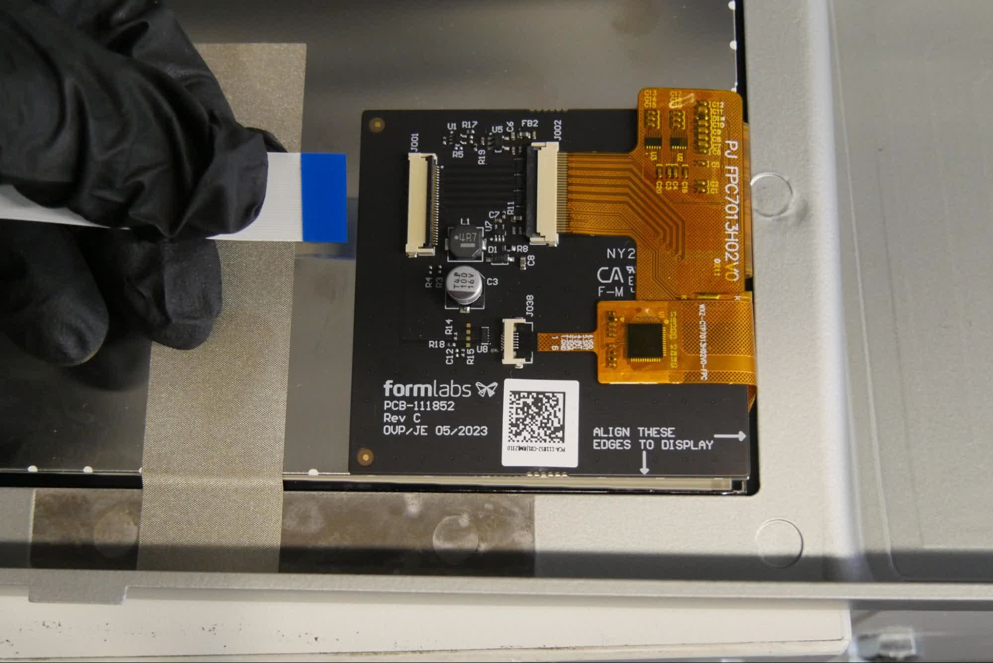 Replacing the Form 4 touchscreen ribbon cable