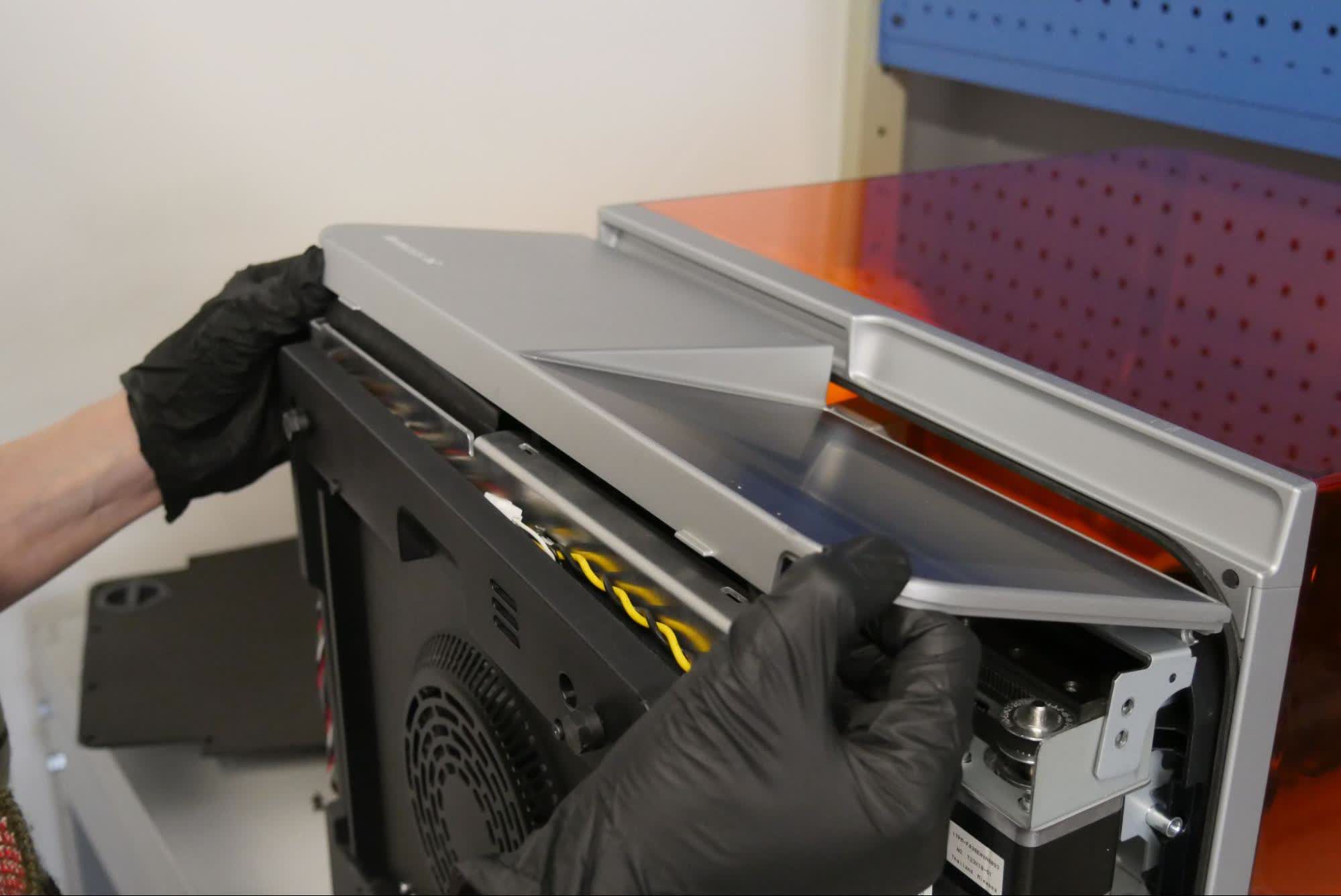 Replacing the Form 4 touchscreen ribbon cable