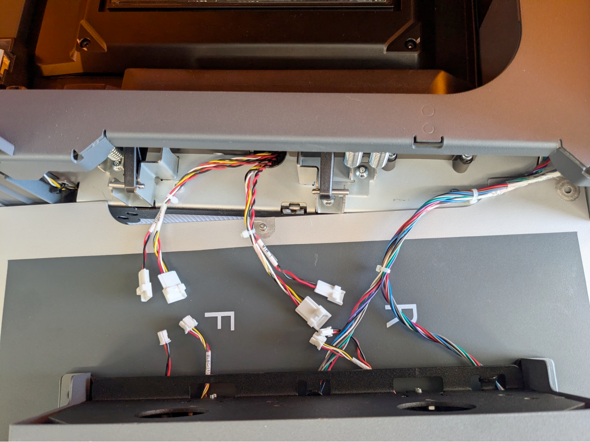 Replacing the Form 4L cartridge floor