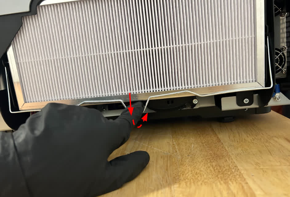 Cleaning or replacing the Form 4L LPU fan filter