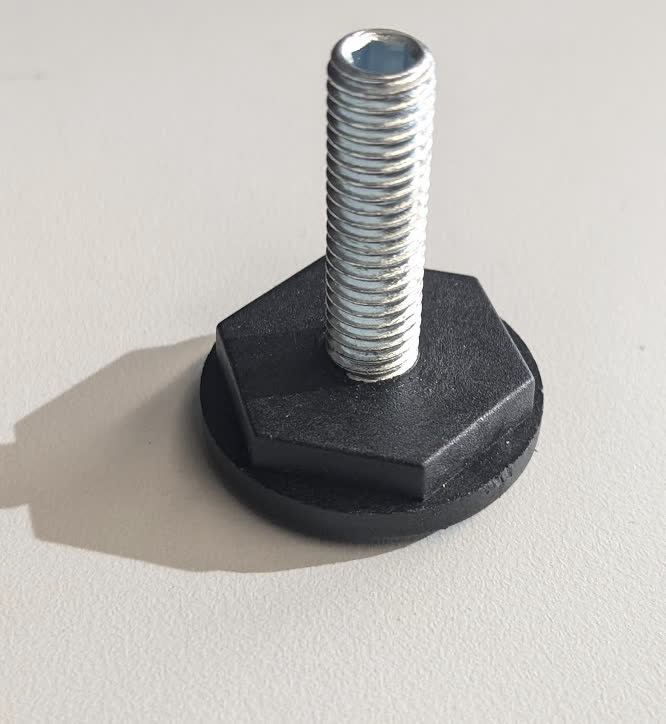 Replacing the Form 4L leveling feet