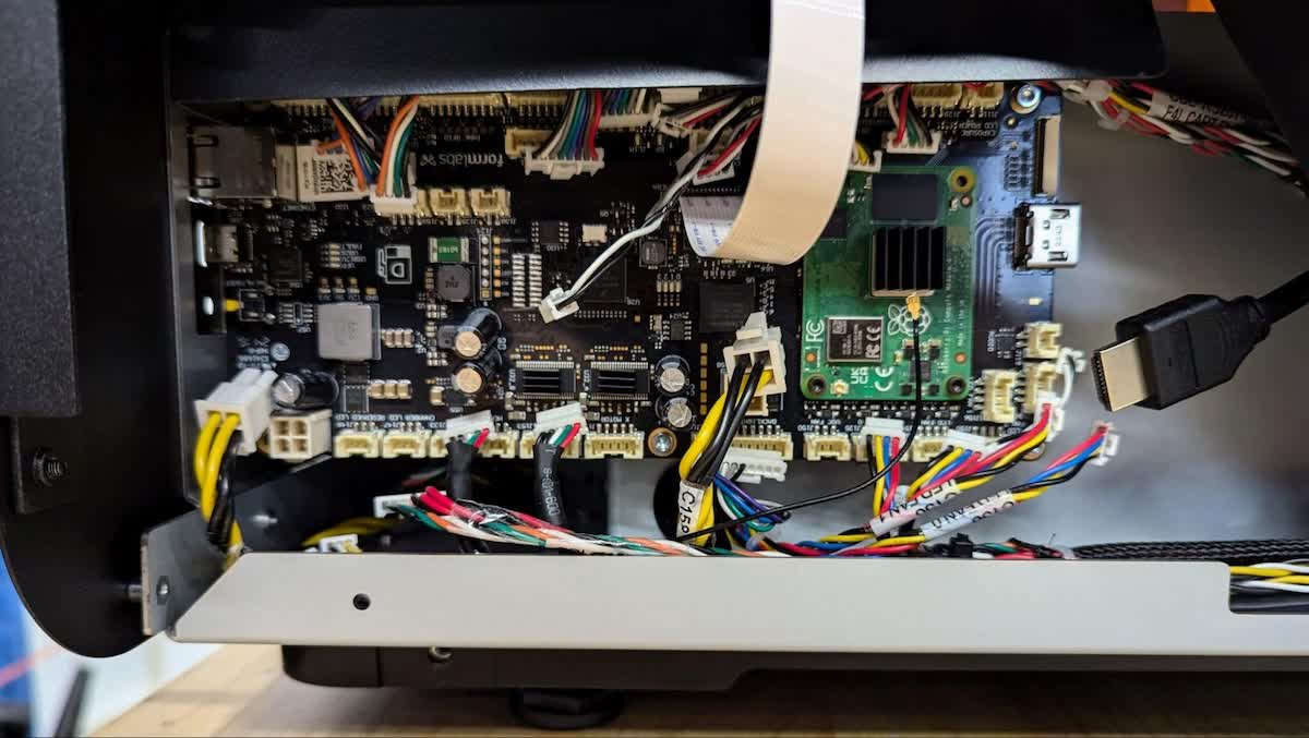 Replacing the Form 4L motherboard