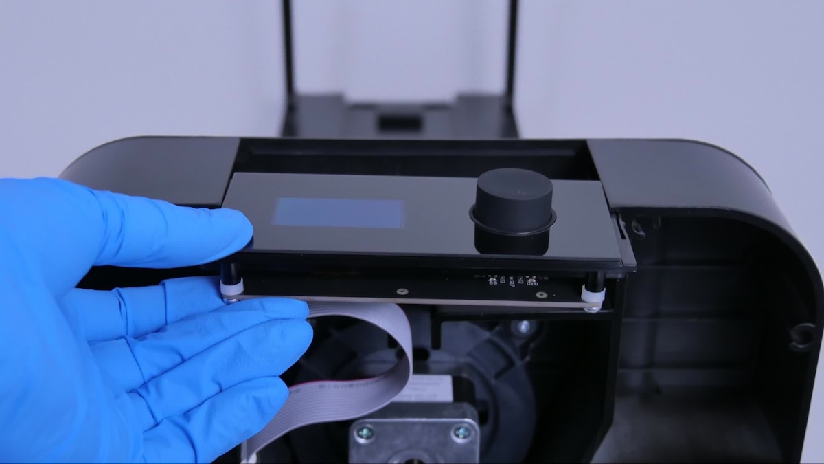 Replacing the Form Wash (1st Generation) display assembly