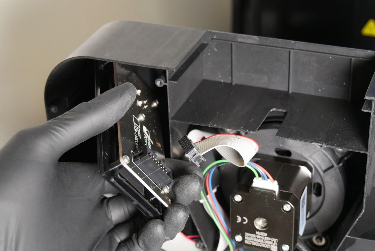 Replacing the Form Wash (2nd Generation) display assembly