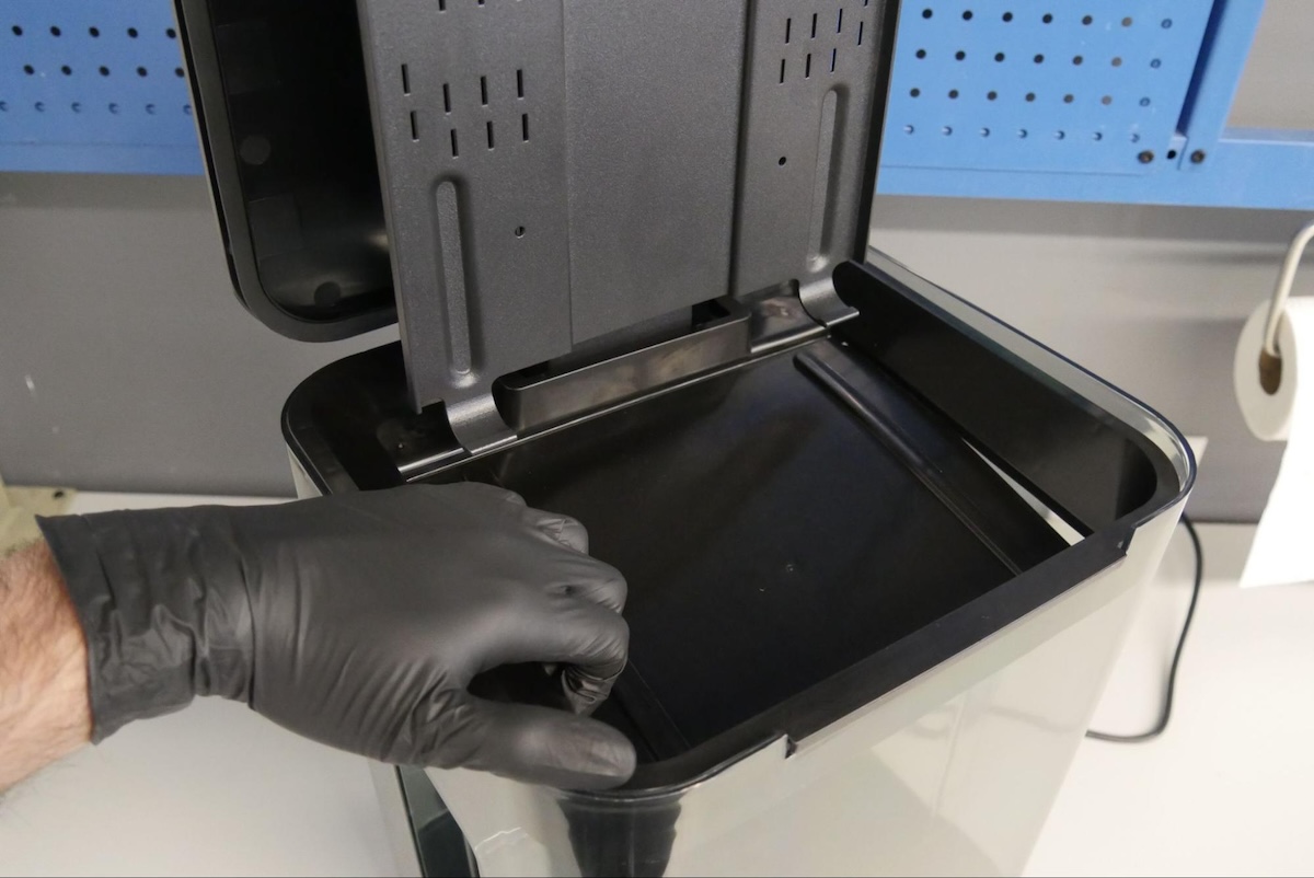 Replacing the Form Wash (2nd Generation) inner lid assembly