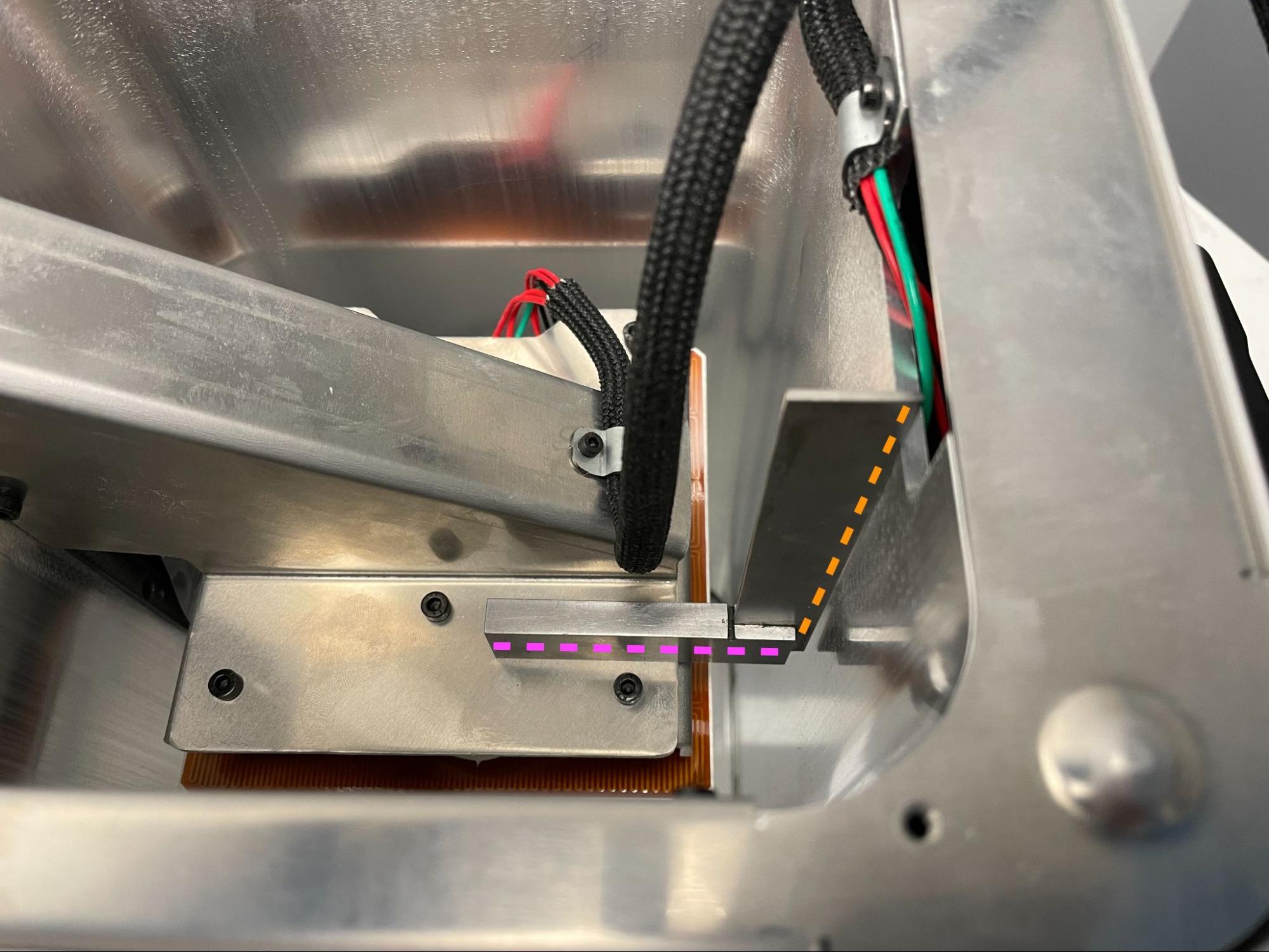 Checking and securing the Fuse 1 generation build chamber piston arm screws
