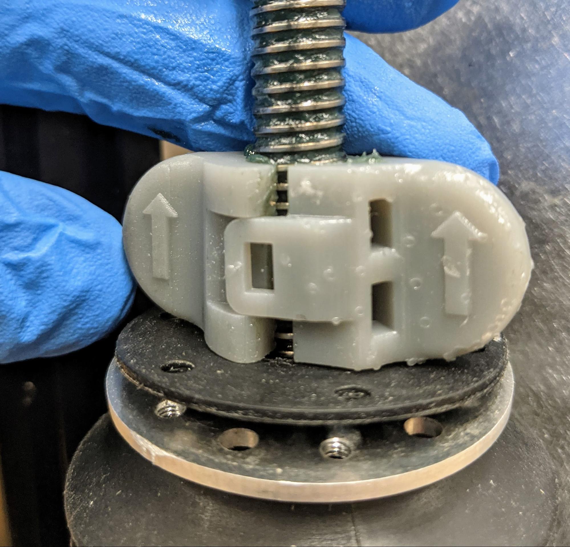 Cleaning and lubricating the Fuse 1 generation build chamber lead screw