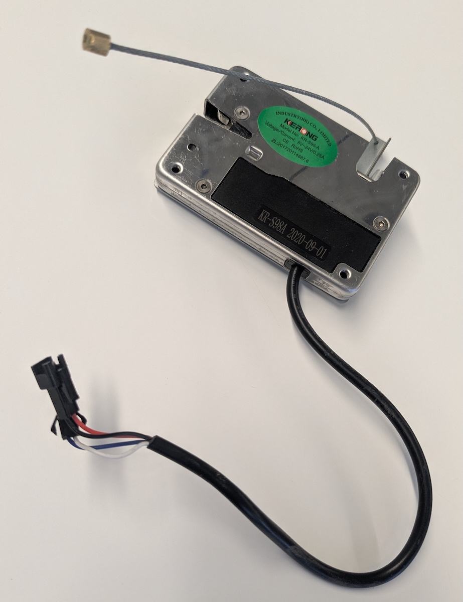 Replacing the Fuse 1 generation door latch and striker