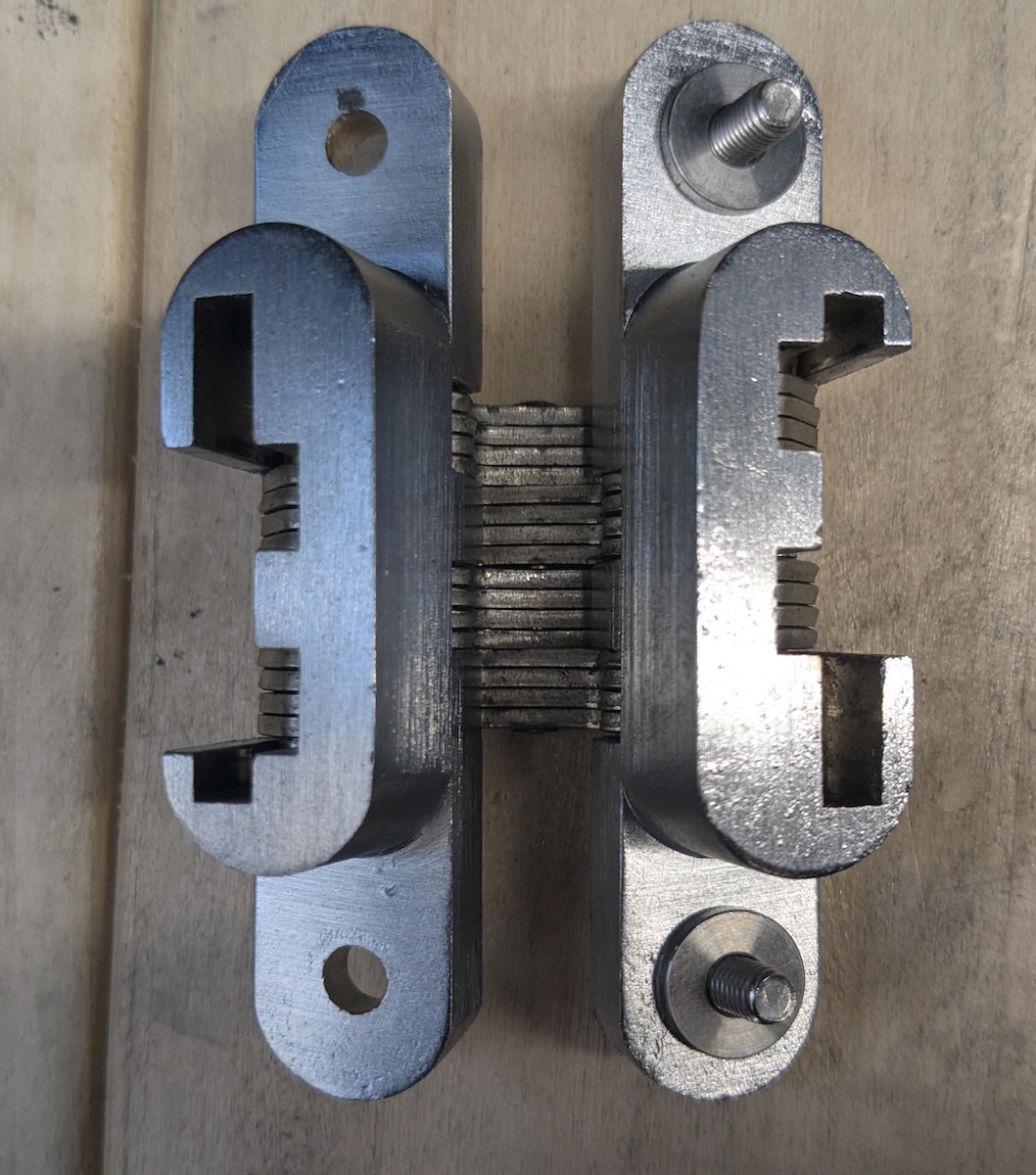 Replacing the Fuse 1 generation print enclosure door hinges