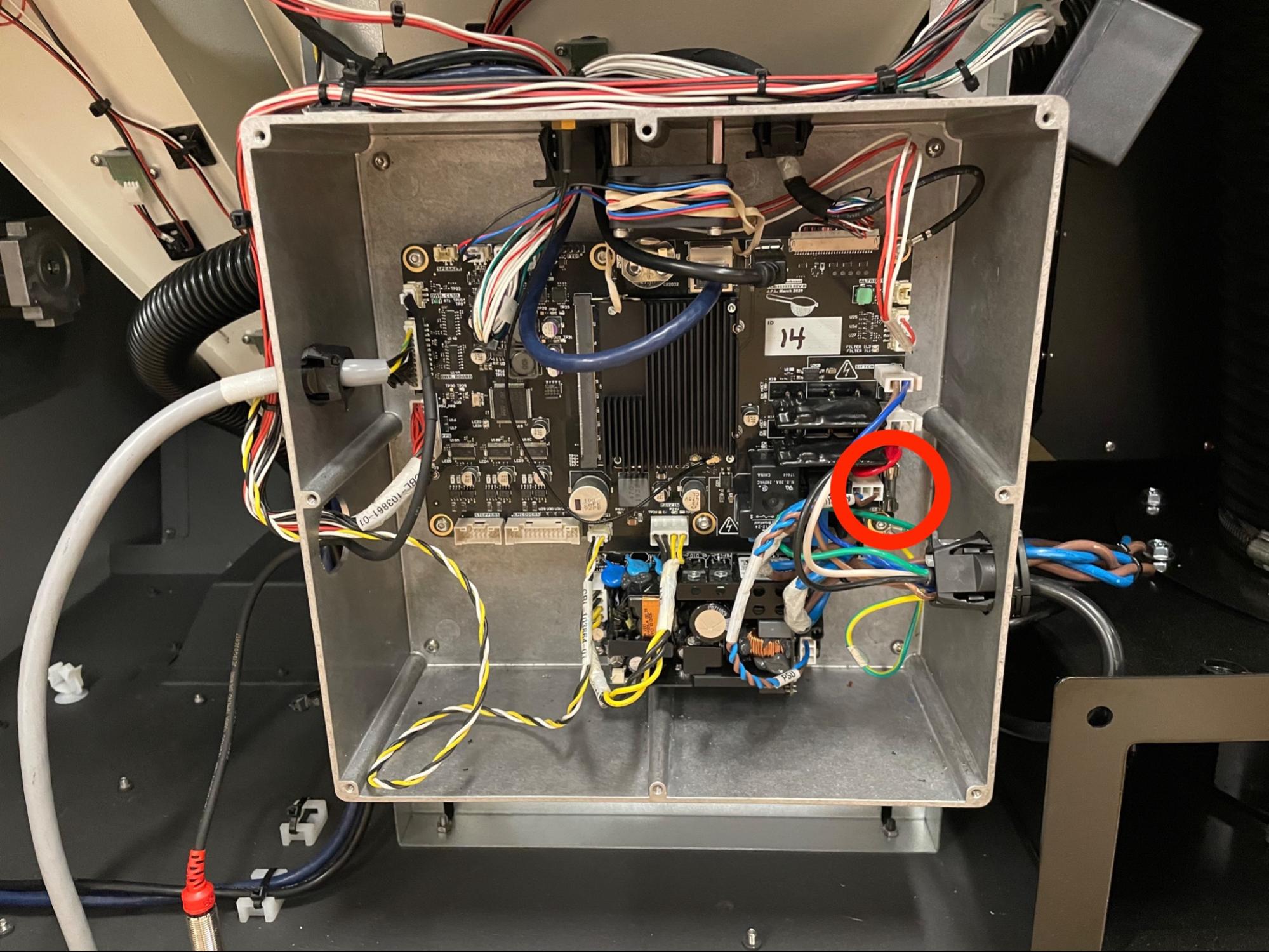 Replacing the Fuse Sift vacuum fuse