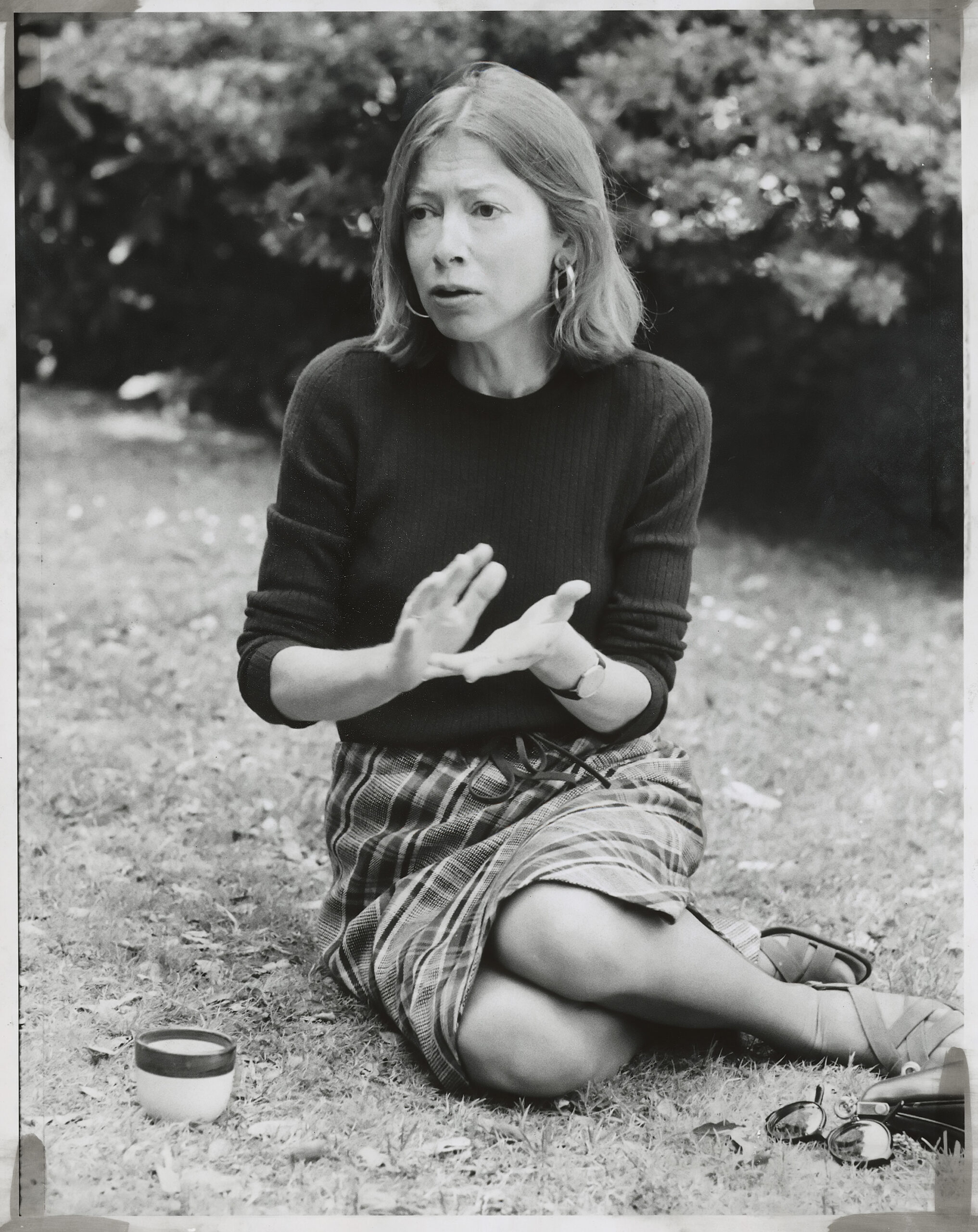 Joan Didion, fearless, 'peerless' writer and California native, dies at ...