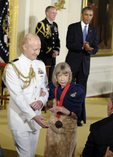 Joan Didion, fearless, 'peerless' writer and California native, dies at ...