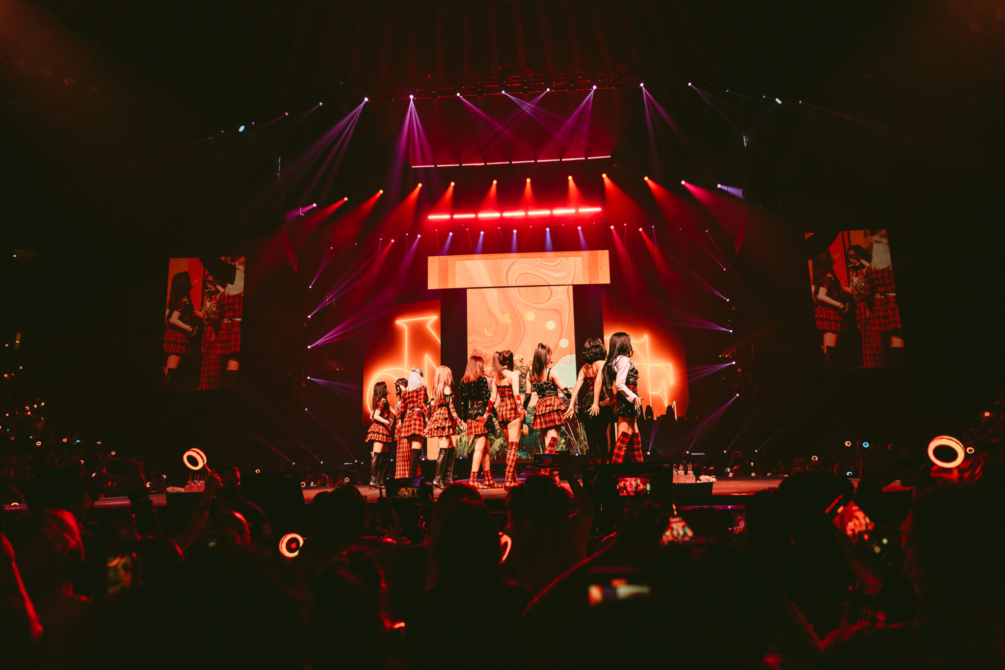 Review: Twice doubles down on good vibes during sold-out Oakland debut ...