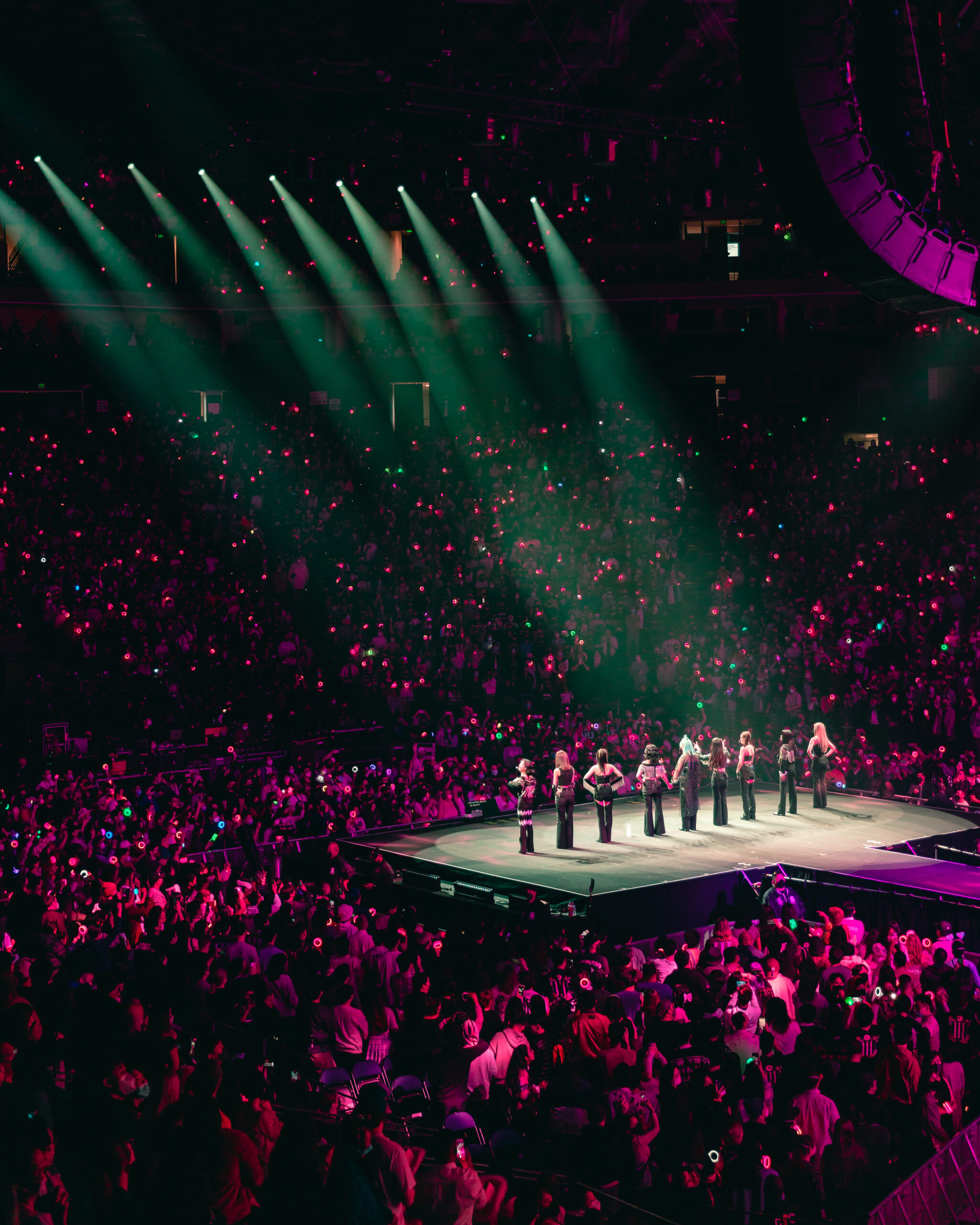 Review: Twice doubles down on good vibes during sold-out Oakland debut ...