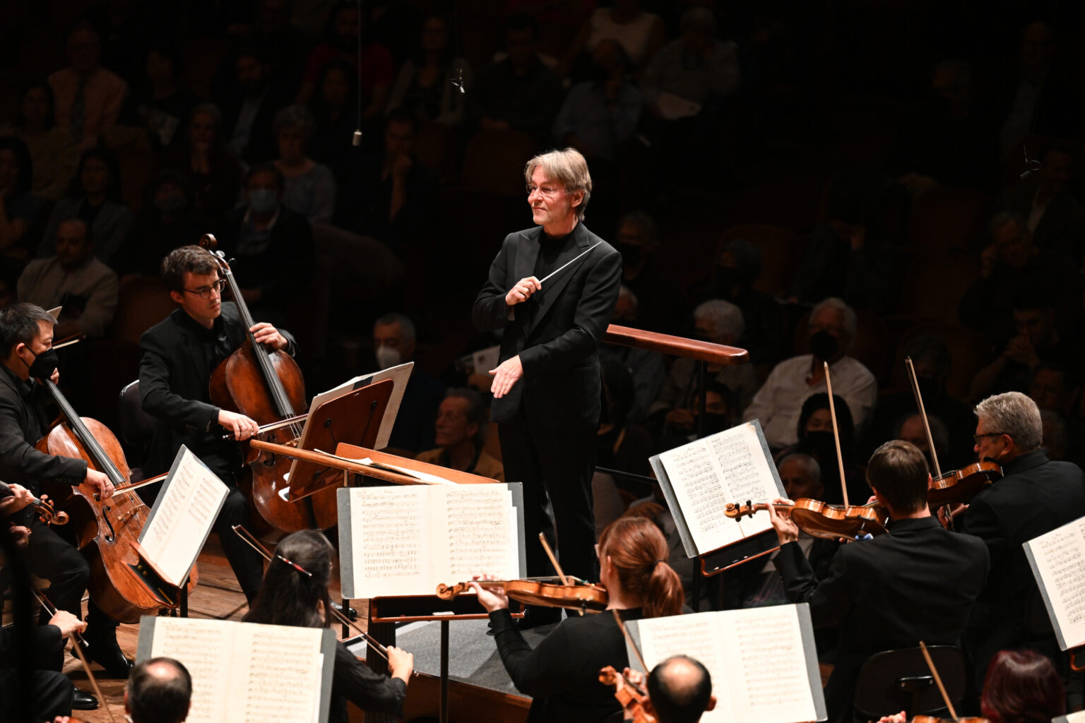 Review: Yuja Wang tackles a massive new piano concerto without breaking ...