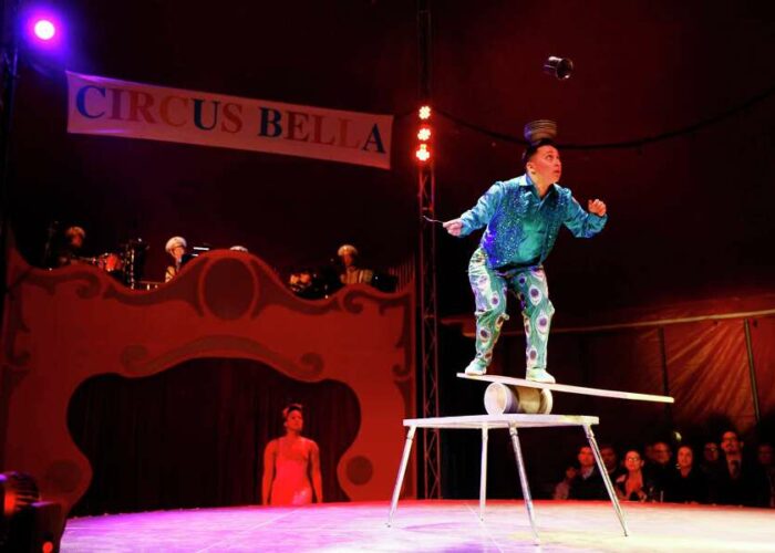 Review: ‘Kaleidoscope’ is an analog circus feast amid digital HQ of ...