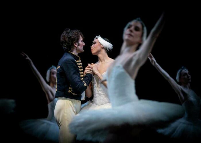 Review: San Francisco Ballet’s Nikisha Fogo commands the stage as Swan ...