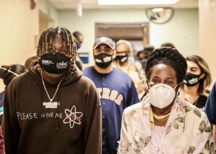 Houston rapper Don Toliver and Sheila Jackson Lee provide lunch for ...