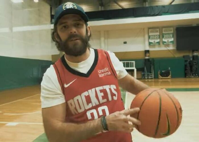 Country star Thomas Rhett wears a Rockets jersey to announce Houston ...