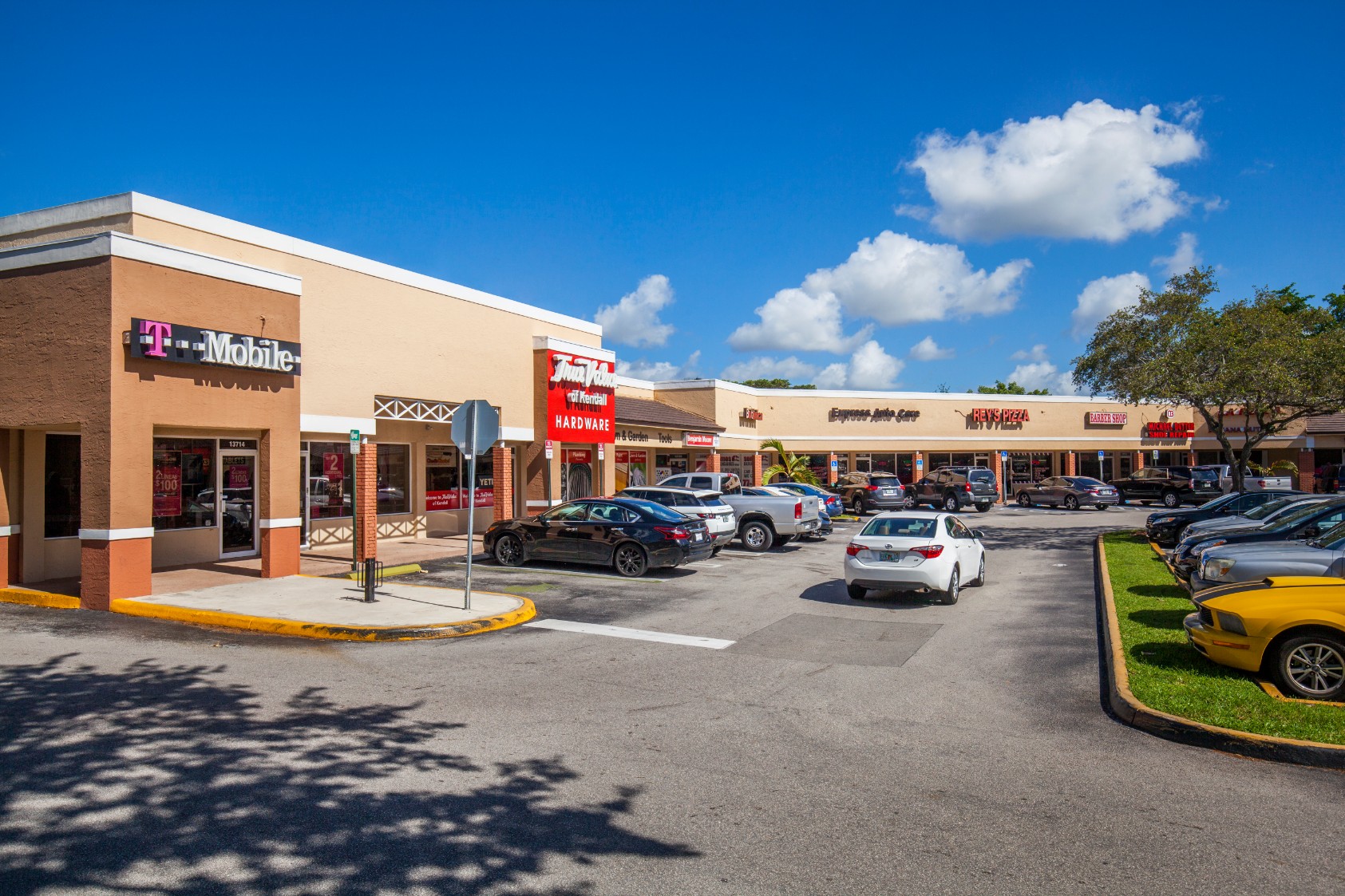 Town and Country Plaza - Miami, FL