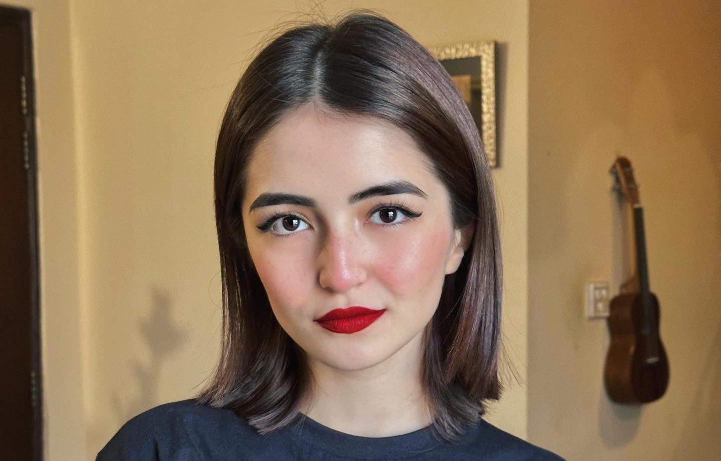 اداس ٿيڻ تي پنهنجا وار ڪٽي ڇڏيندي آهيان: ميرب علي - Sindh Express