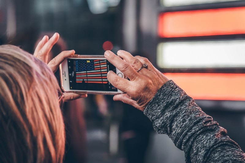 Giving Back Feels Good - Thrive Global