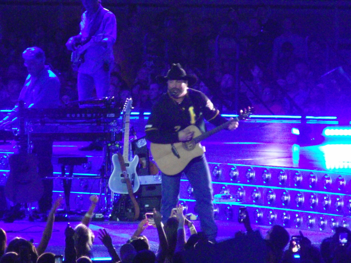 Garth Brooks's Concert & Tour History | Concert Archives