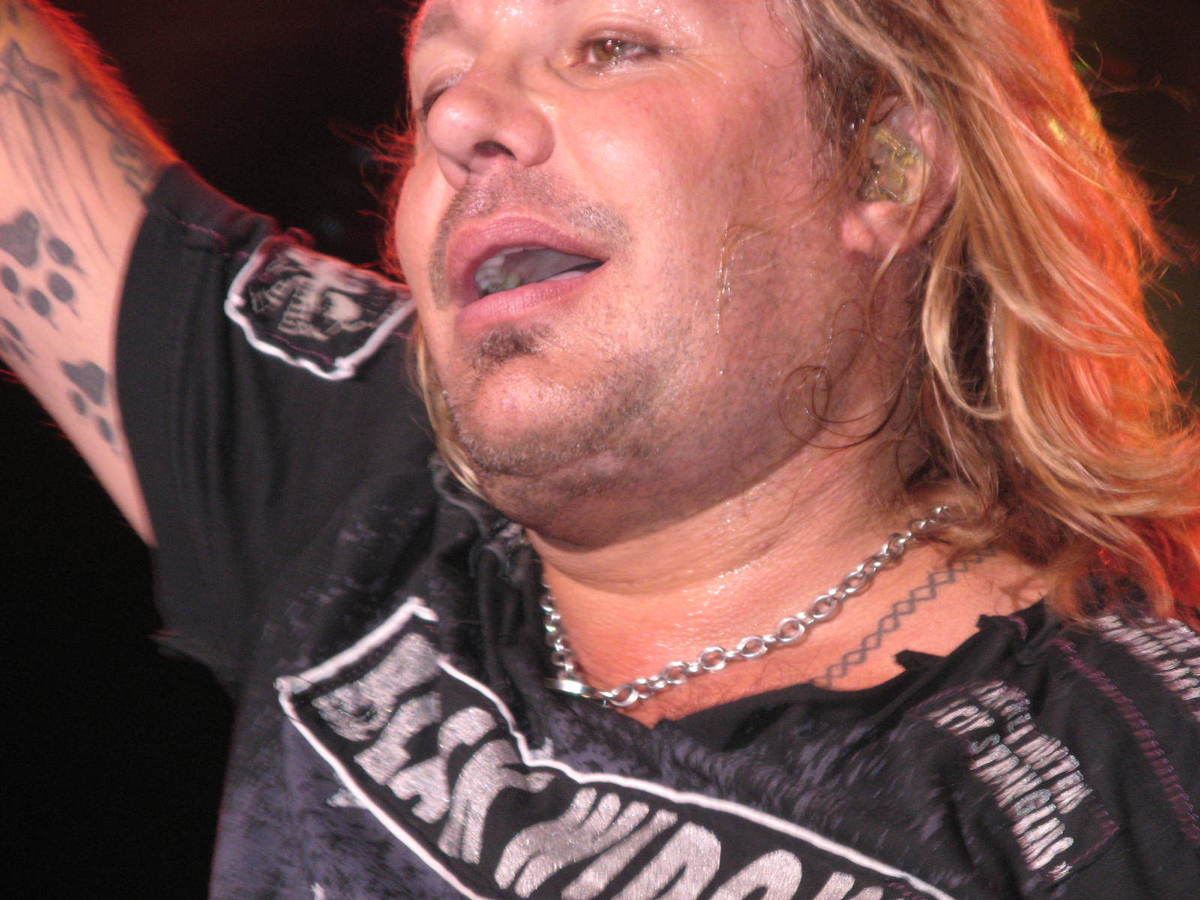 Vince Neil's Concert & Tour History | Concert Archives