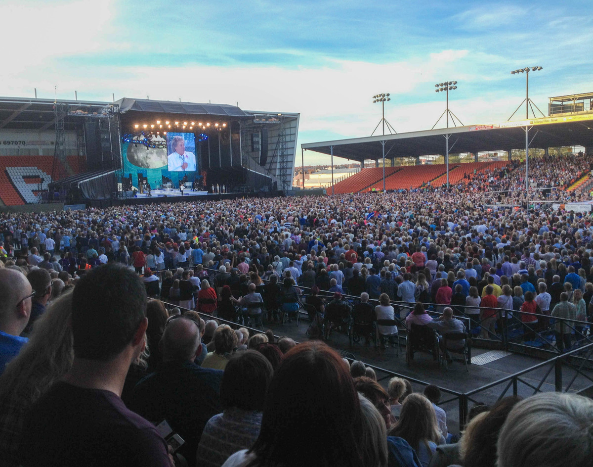 Rod Stewart Concert & Tour History (Updated for 2022 - 2023) | Concert ...