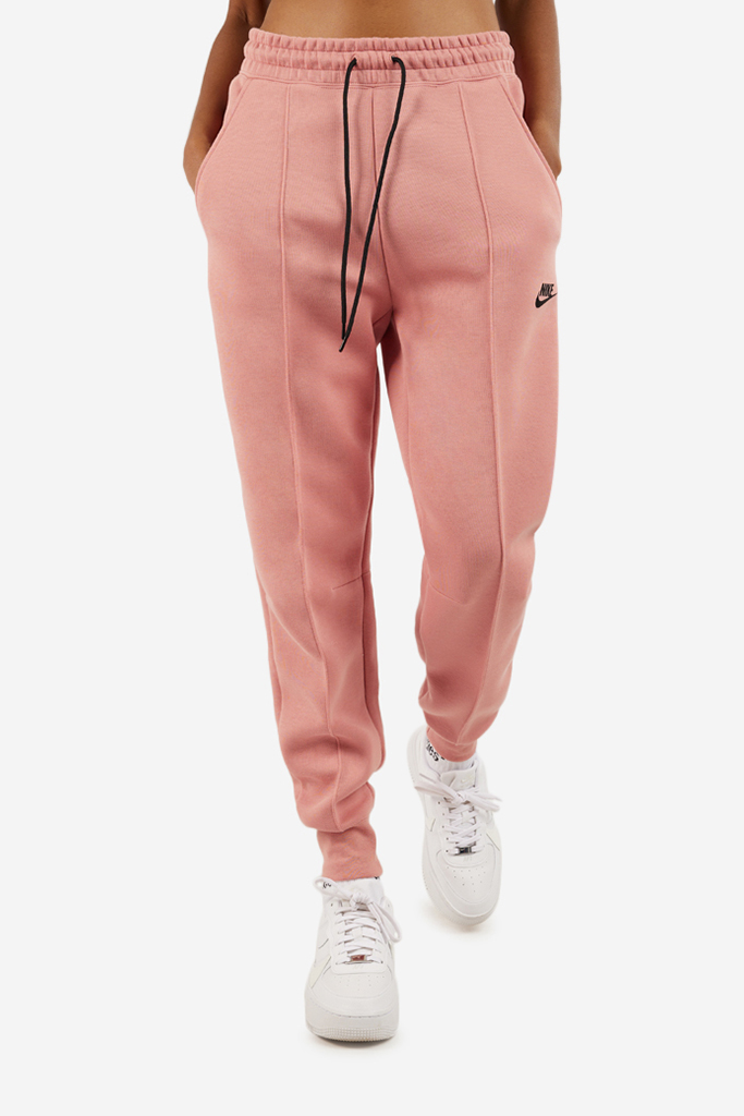 NIKE’S STARDUST COLORWAY: A COSMIC SNEAKER EXPERIENCE | SNIPES USA