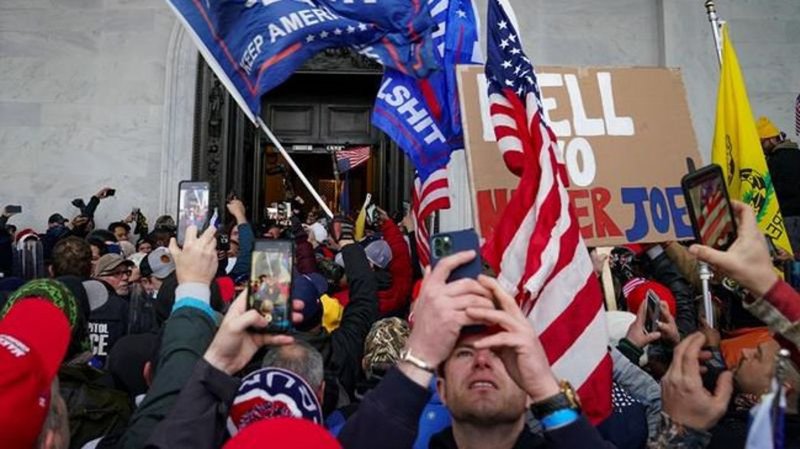 Capitol Hill officers take stand to begin hearings into Jan. 6 Capitol ...
