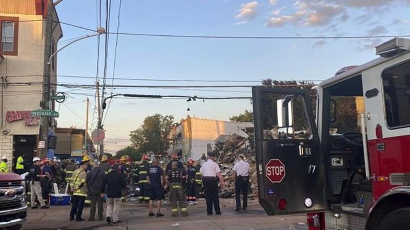 1 firefighter dead after Philadelphia building collapse | Lethbridge ...