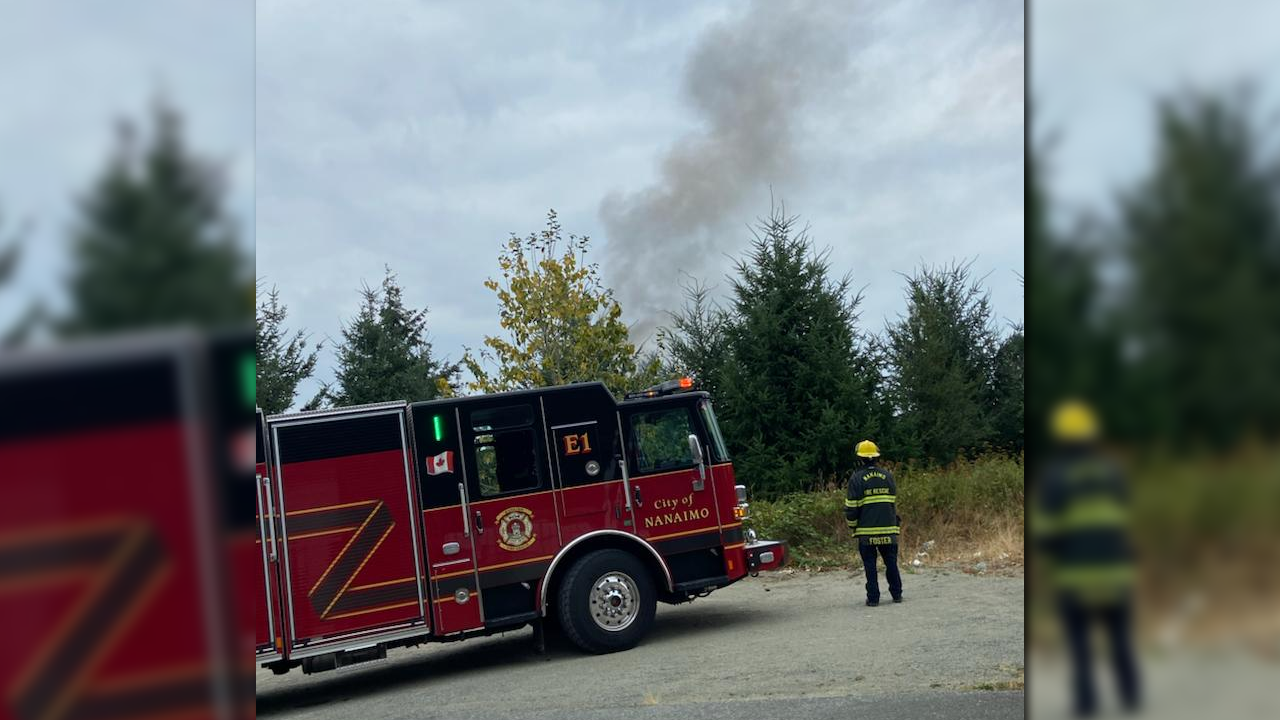 VIDEO: Encampment fire behind Nanaimo arena too close for comfort for ...