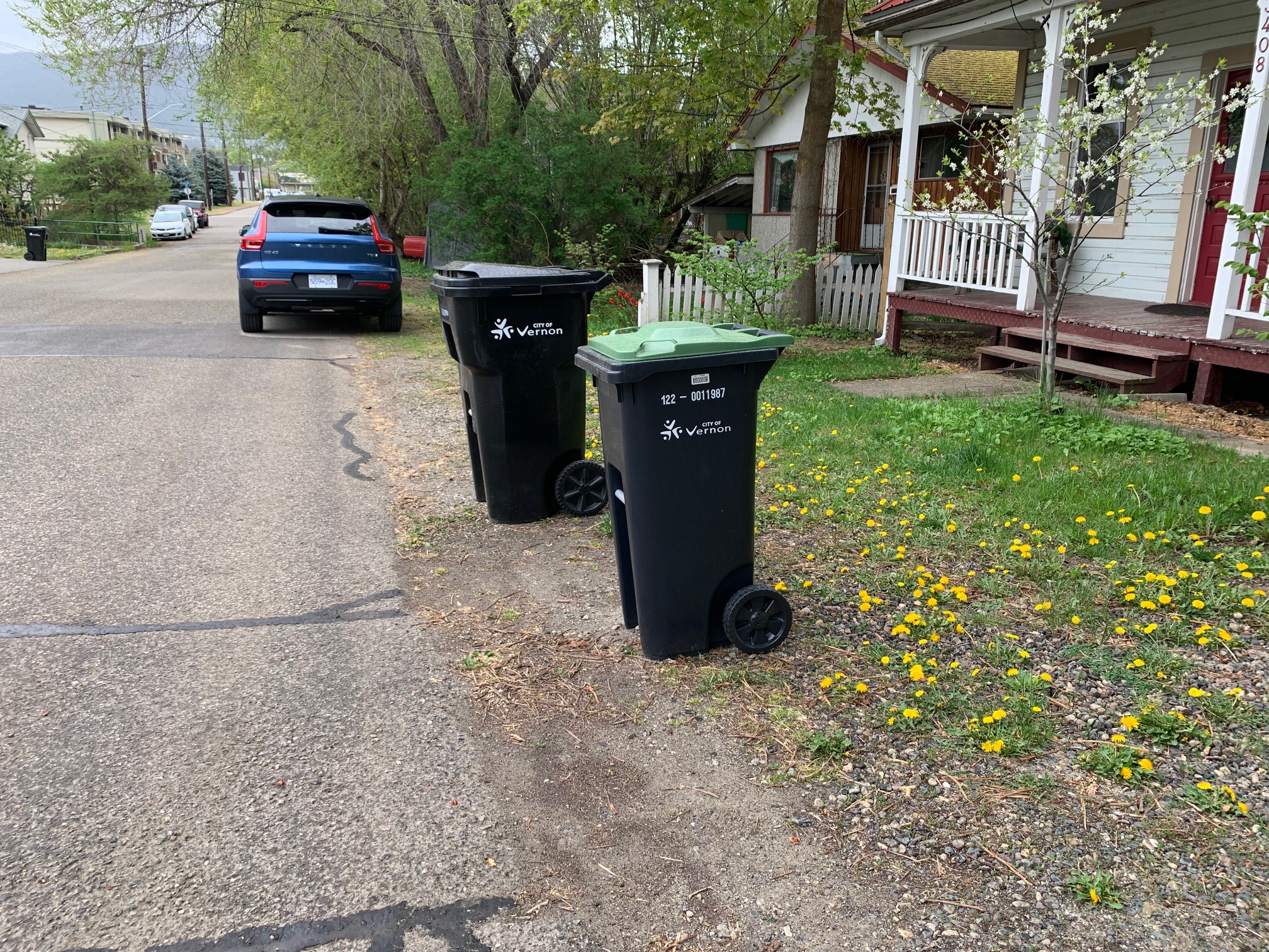 Overfilled carts an issue for Vernon’s organics program | Vernon Matters