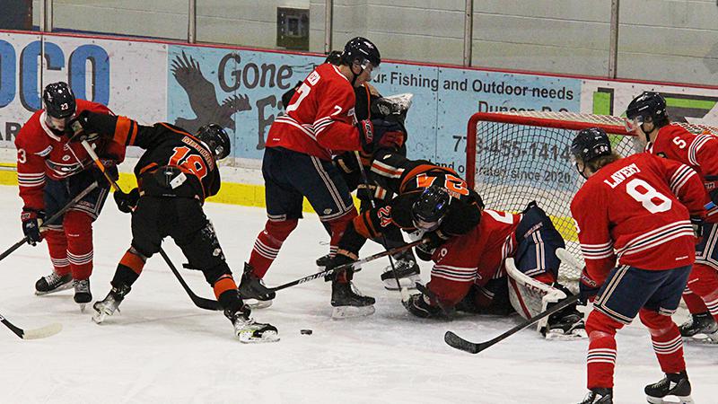 Hewitt notches late game winner in Clippers 4-2 win in Cowichan ...