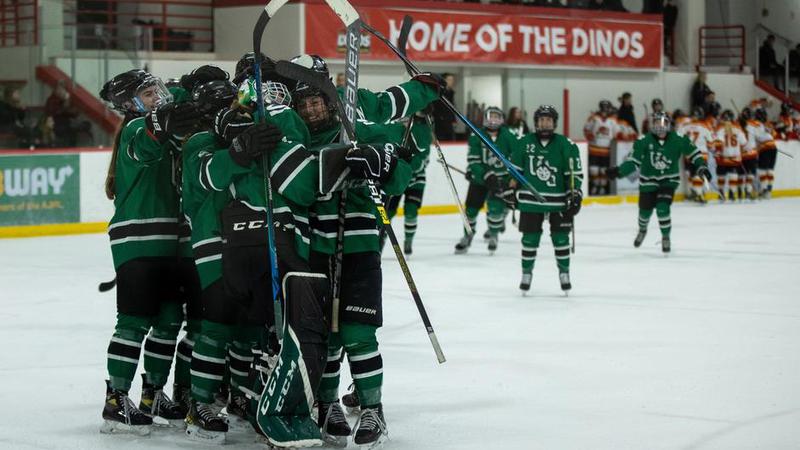 Huskies dominate Dinos to sweep quarter-final series | HuskieFAN