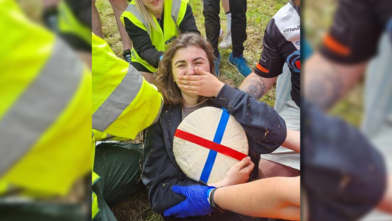 VIDEO: ‘Final little tumble’ sees Canadian woman win famous England ...