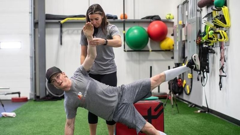 Prepping the body for the bucking; more rodeo athletes buckle down | paNOW